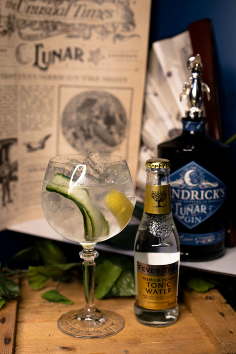 Hendrick's Lunar Gin & Tonic med agurk, sitron-zest og pepper - Oppskrift